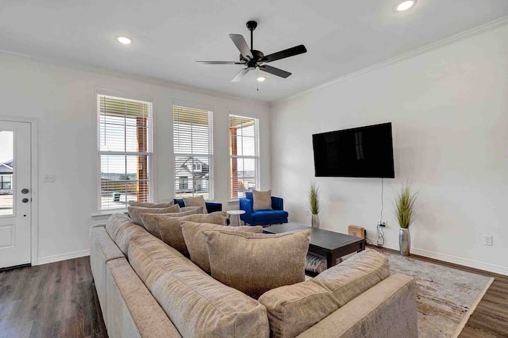Stay Tyler @ Faulkner-4 Bedrooms- Amazing Location - Tyler, TX