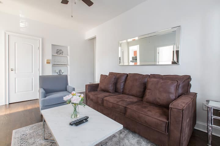 Two Bedroom Apartment, One Stop From Manhattan - Long Island City - Queens NY