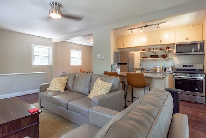 Newly Renovated & Furnished Sleep 6 Condo Unit B! - Washington, DC