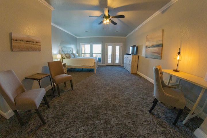 Oak St. Bed And Voucher - Austin Suite - Southlake, TX