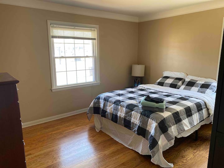 Newly Renovated, 4br & 3bath, Located Near Detroit - Birmingham, MI