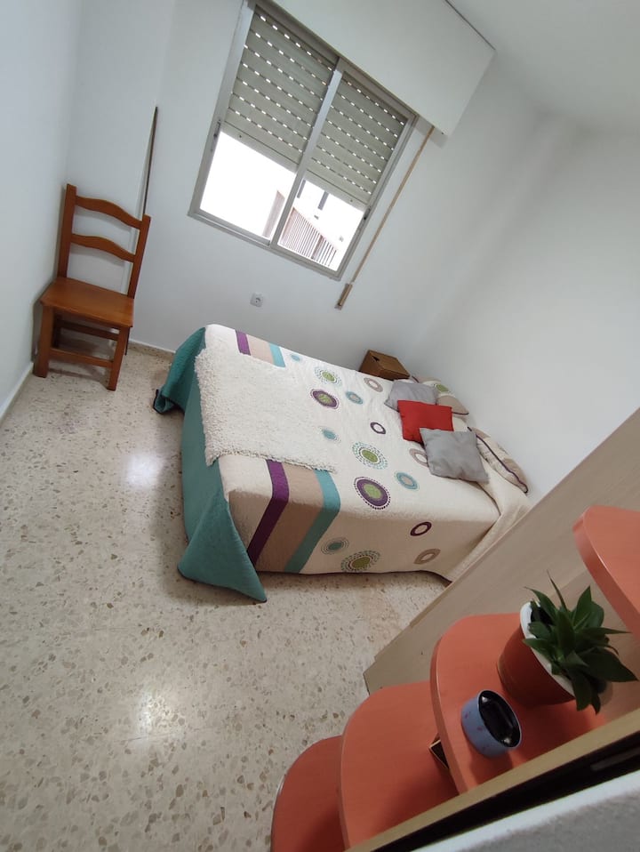 Coqueta Habitación Cama Doble Y Baño Privado. - Estepona