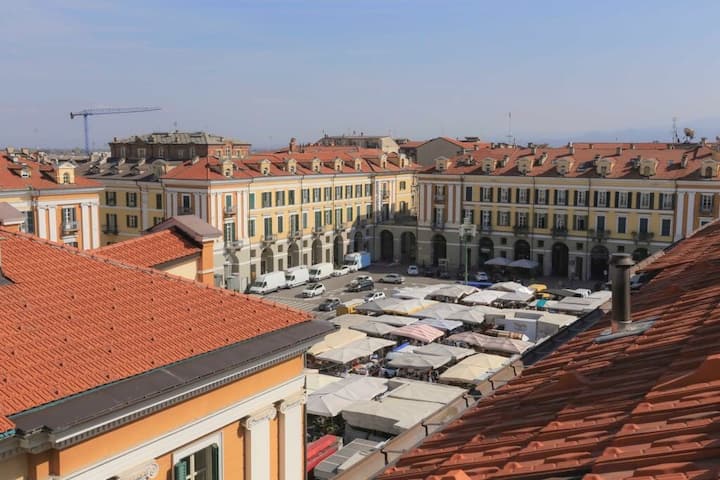 Artemisia: Sui Tetti Di Cuneo Storica - Cuneo