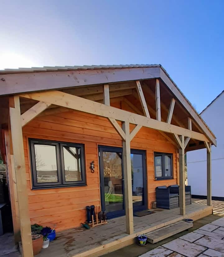 Charming, One Bedroom Orchard Lodge - Dittisham