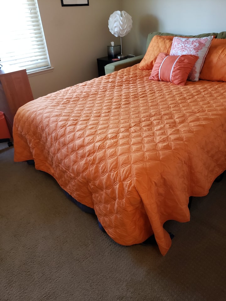 Cozy Room With A Mountain View - Palm Springs, CA