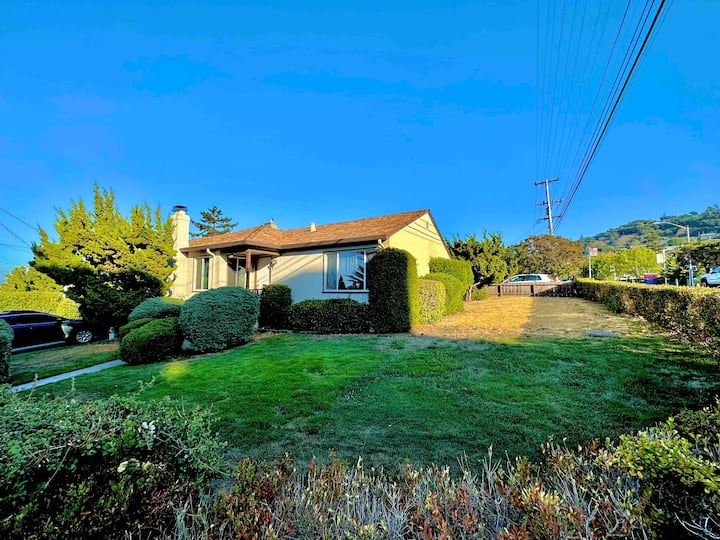 Modern + Spacious 2 Bed/1 Bath House W/ Yard - San Mateo, CA