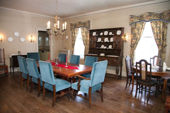 Hodgens Ryan Mansion: The Maid's Room - Montana