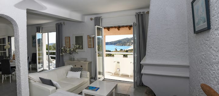 Cargèse : Bel Appartement à L'étage Avec  Vue Mer - Cargèse