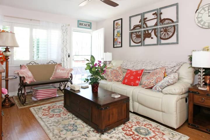Barefoot And Beach Bound 2br/1ba With Parking. - San Diego, CA