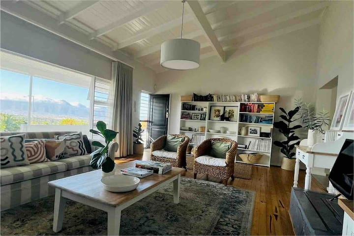 The Lookout, Large 4-bedroom Home With Pool - Somerset West