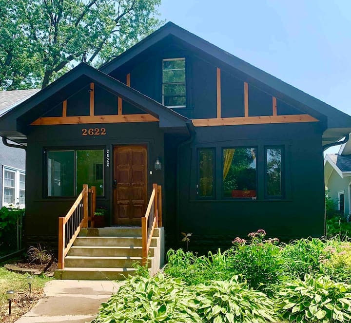 *>Cozy Craftsman — Right On The Parkway*< - Minneapolis, MN
