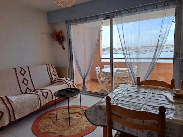 Superbe Vue Pour Ce Joli T2 Avec Piscine. - Agde