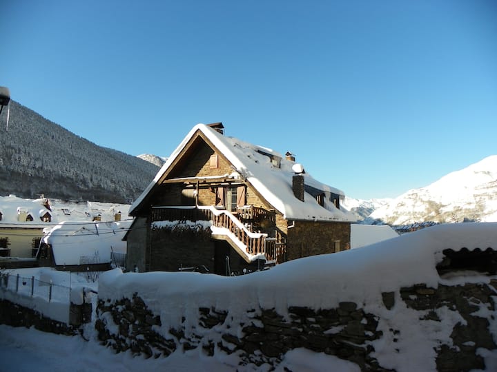 Casa Aranesa En El Centro De Salardú - Vielha