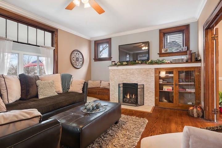 Classic Lakeside Park Retreat - Fort Wayne, IN