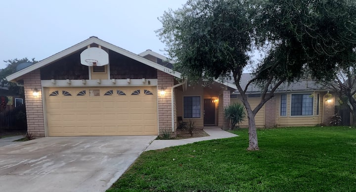 Cozy 4 Bdrm  Home In The Heart Of Lemoore! - Lemoore, CA