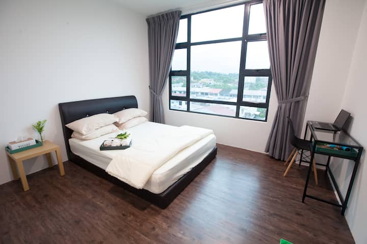 Downtown 1br City View Apt With Convenient Parking - Sarawak