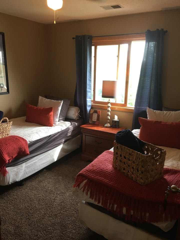 Charming Private Room - Women Only Please - Apple Valley, MN