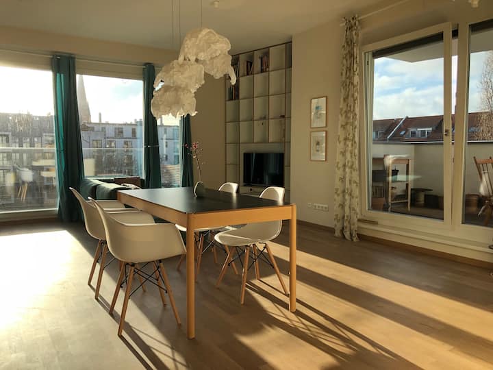 Bright, Quiet Mitte Apt With Balcony & View - Berlin