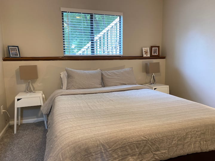 Cozy Room In Midtown With Access To Living Area - Fort Collins, CO