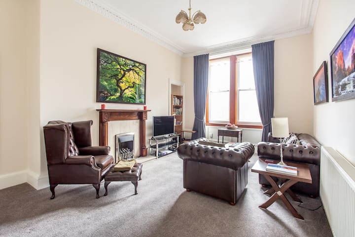 2 Bedroom Flat With A Lovely View - Edinburgh