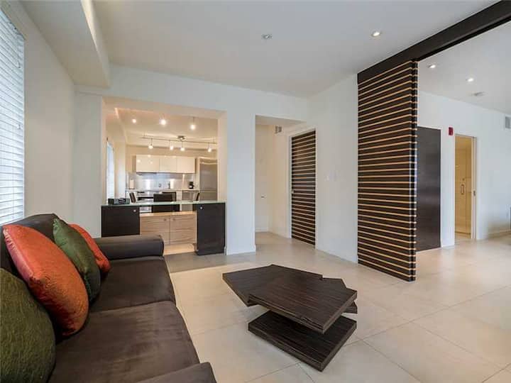 South Beach Miami Luxury Condo On Ocean Drive - South Beach, FL