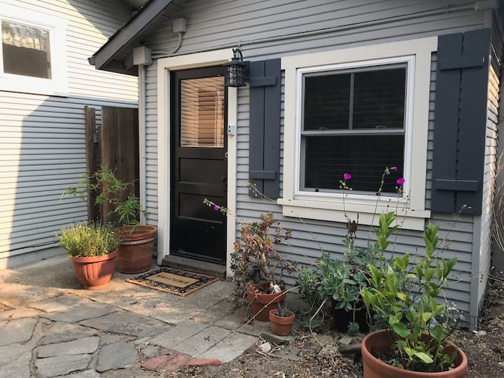 Beach Cottage At Twin Lakes - Santa Cruz, CA