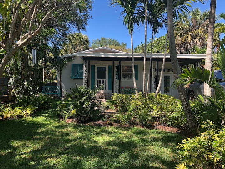 Tropical Retreat! Bungalow 629 - Stuart, FL