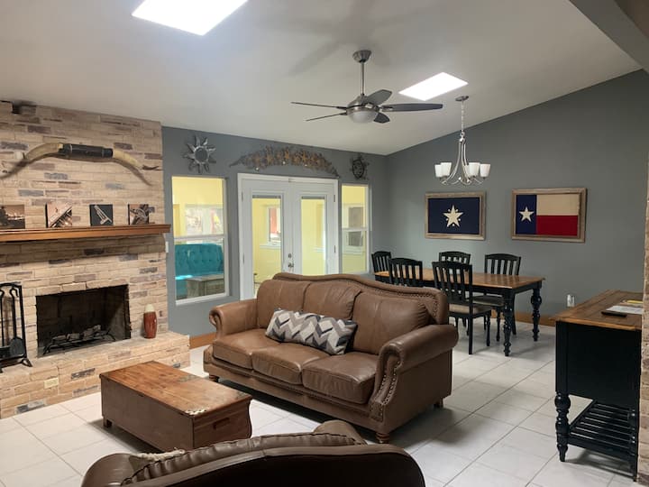 Comfy Austin Home Near  Dripping Springs - Austin Zoo, Austin