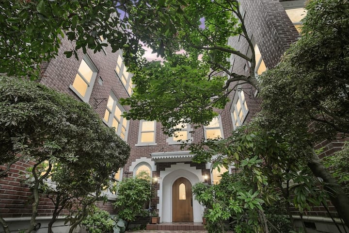 Capitol Hill-1900,s Classic - Seattle, WA