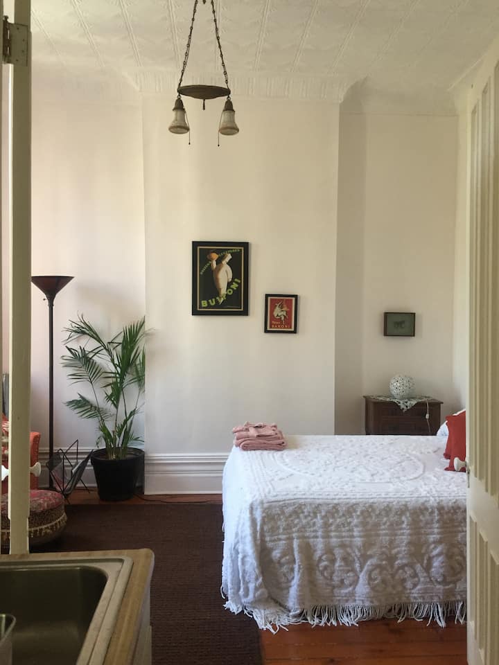 Carroll Gardens Sunny Studio Apartment - Brooklyn, NY