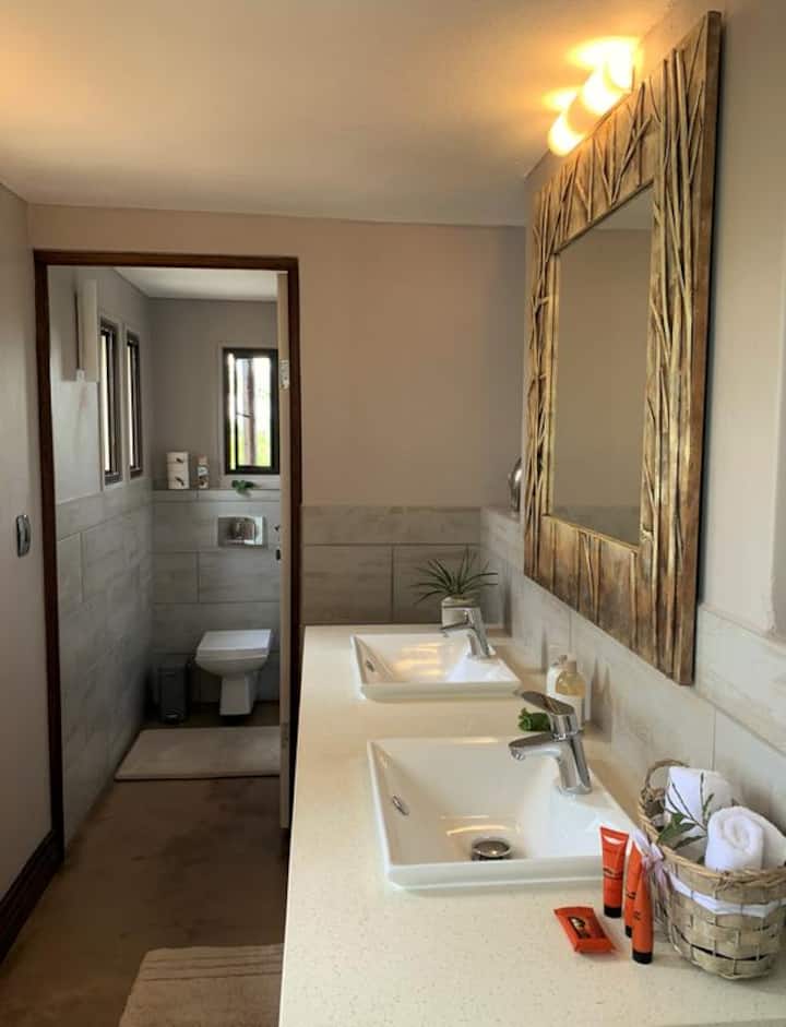 Ikhaya Lamadube Game Lodge - Luxury Villa - Hammanskraal