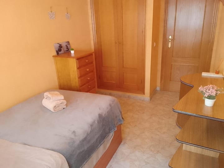Habitación Con Baño Privado. - Calp