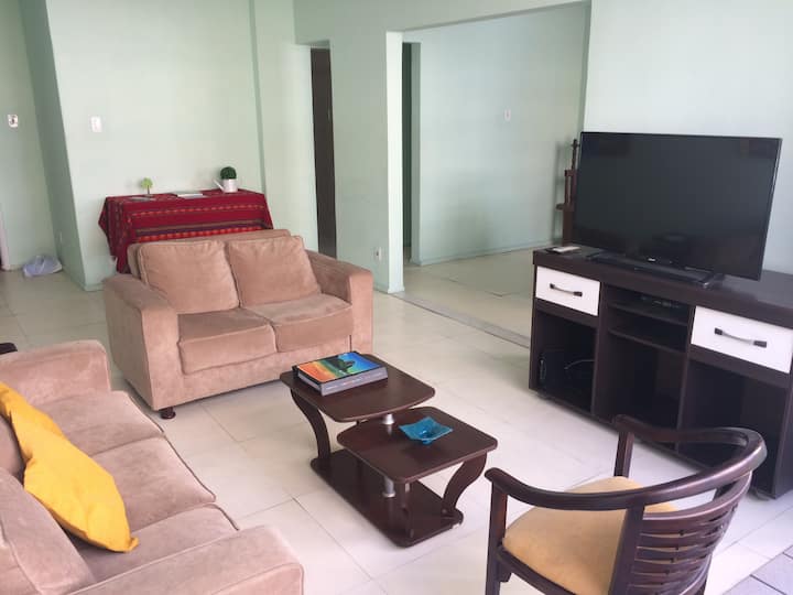 Apartamento Na Rua Bolívar Em Copacabana! - Copacabana
