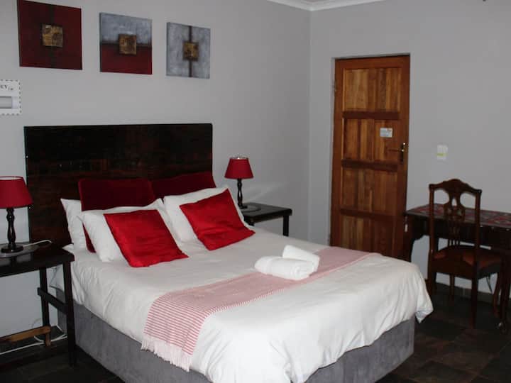 Ukarimu Guest House - Standard Twin Room - Klerksdorp