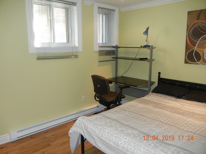 Modern Studio In Cote-des-nieges - LaSalle