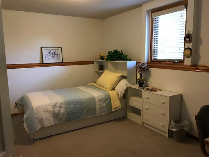 Fresh Single Bedroom Prime Location - Lawrence, KS