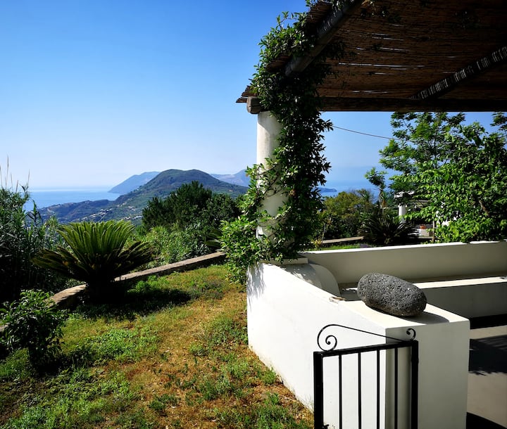 La Sciara- Cosy Sea View Studio, Private Patio, Ac - Lipari