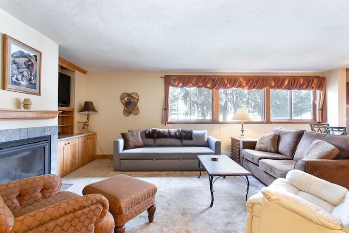 Ski-in!  Pristine And Spacious 2 Br Condo W/hottub - Breckenridge, CO