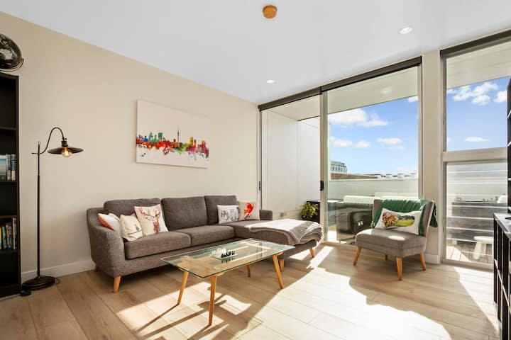 Sunny Peaceful Urban Place With Air Con & Carpark - 