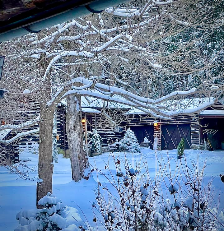 Little Blue Heron-idyllic Log Cabin W/hot Tub! - Connecticut