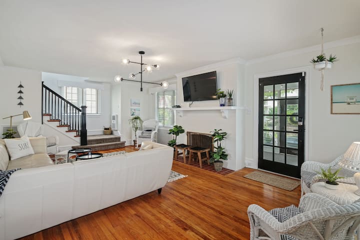 Sleeps 15 Beach House W/ Yard + Parking - Atlantic City, NJ