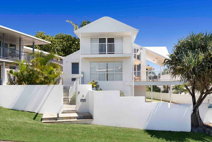 The White House - Spectacular Ocean Views - Coolum Beach