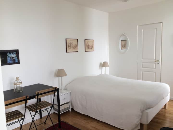 Paris 12è : Chambre Indépendante Sur Cour Fleurie - Vincennes