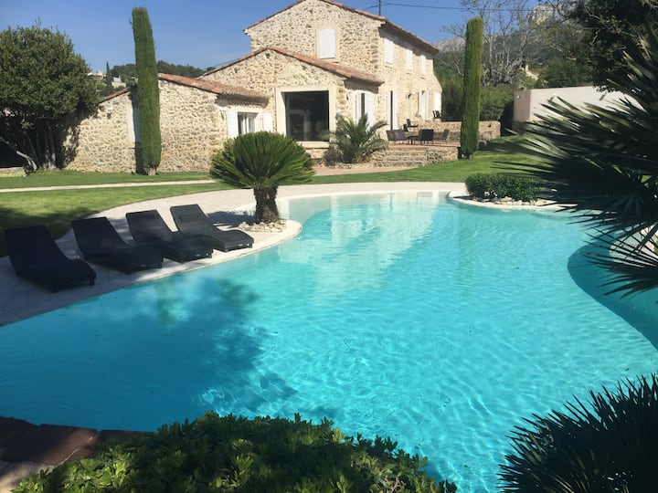 Mas De Standing En Provence Avec Piscine Et Balnéo - La Bouilladisse