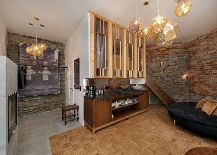 Nuns Tower Studio Apt With Fireplace - Tallinn