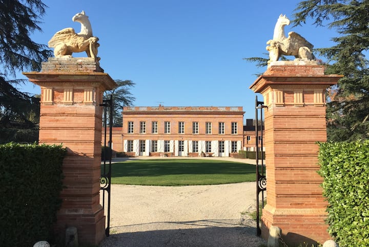 Gîte 22 Personnes Dans Château Xviiie Avec Piscine - Moissac