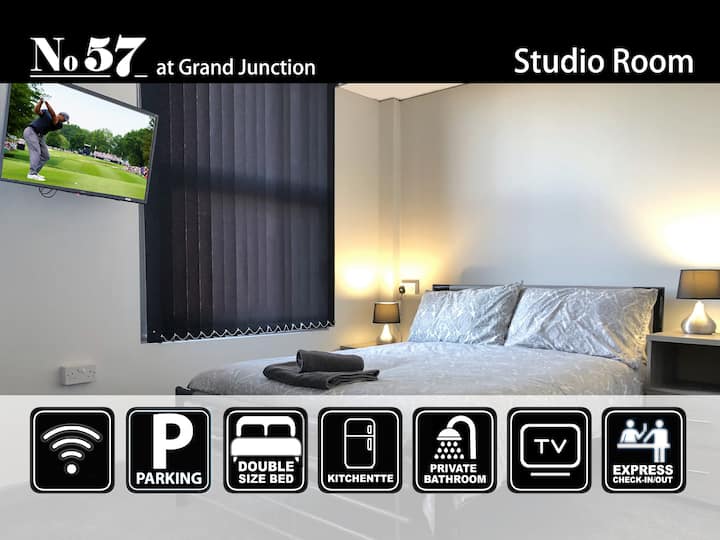 Studio Room 17 At No57 - Superior En-suite Double Room - Crewe