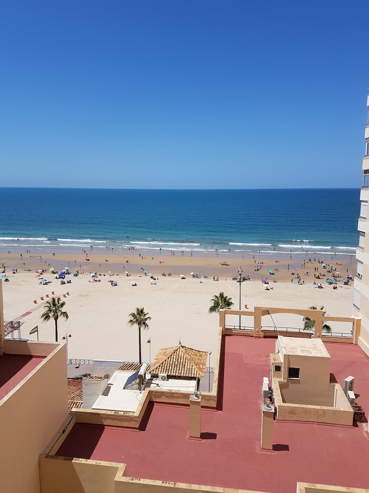 Piso Amplio Y Soleado En La Playa - Cádiz