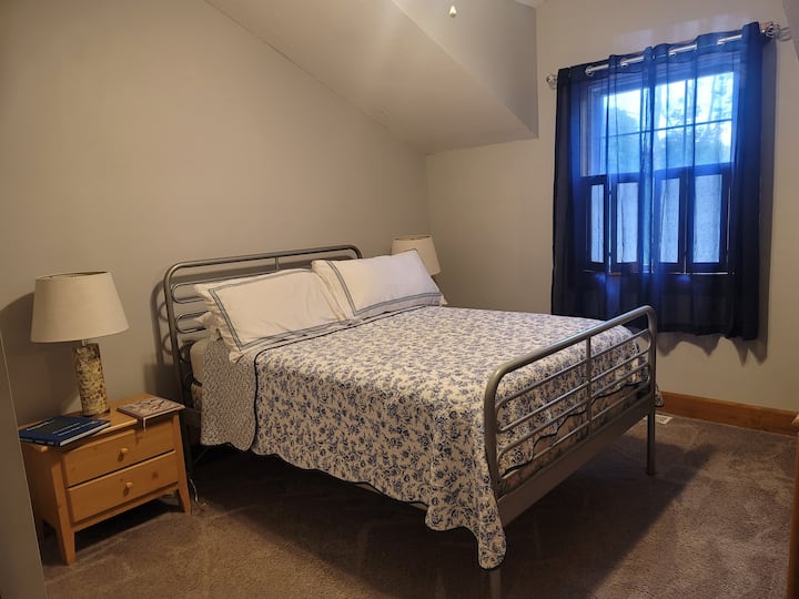 Curran’s Crossing- #2 -Double Bed - Bainbridge, OH