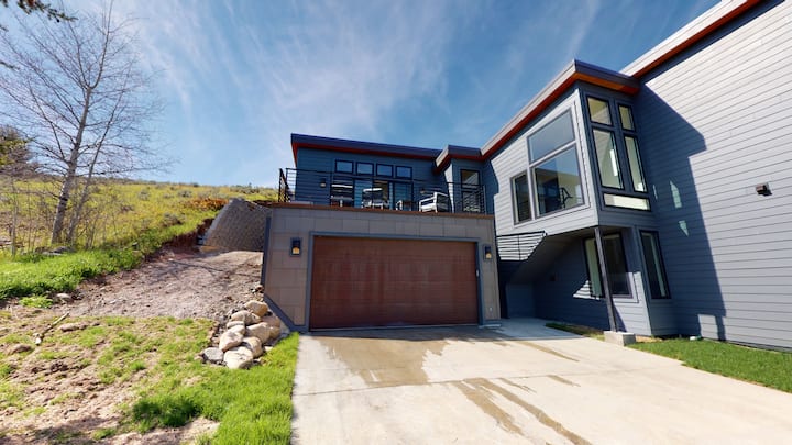 Little Coyote Retreat - Big Sky, MT